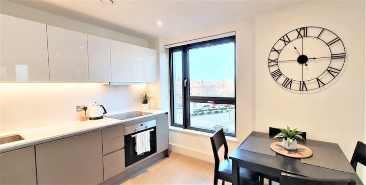 Charming 2br Flat In The Heart Of Wembley Park - Harrow