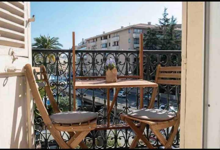 City Centre Studio With Balcony - French Riviera