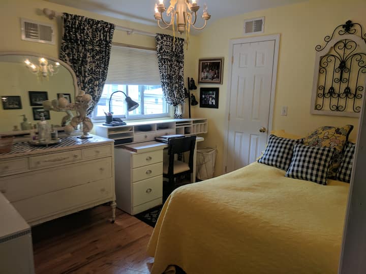 Room Available Close To Manhattan-a - Staten Island, NY