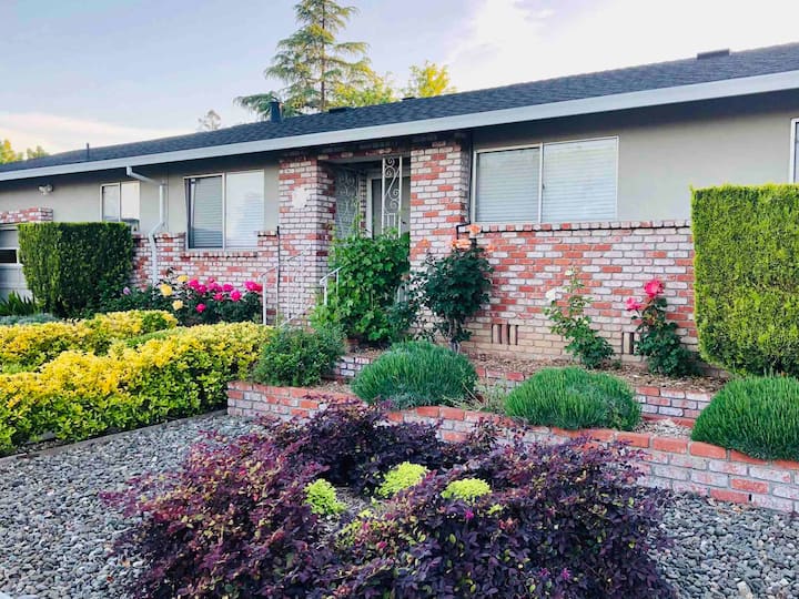 Family Home Near Sonoma Plaza - Sonoma, CA