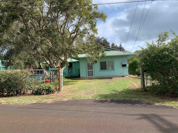 Country Living On Quiet Street - Hawi, HI