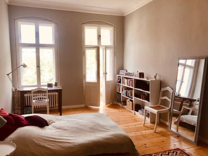 Cosy, Sunny 2-person Studio Apartment W/ Balcony - Berlin