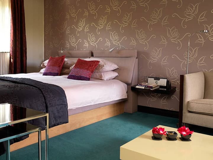 Be Spoilt - Luxury Double Room W Balcony In A B&b - Wantage