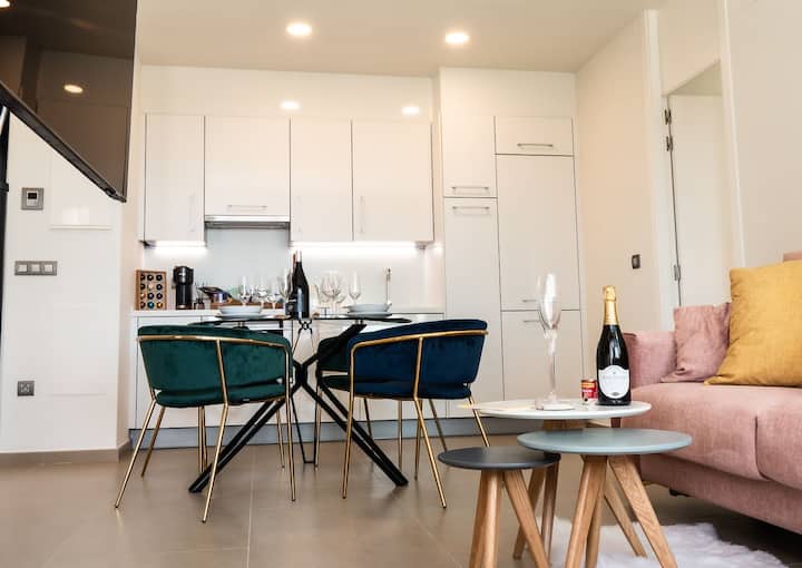 Precioso Apartamento Con Servicios De Lujo. - Benidorm