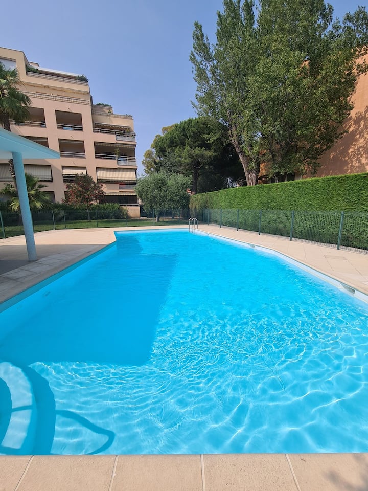 Appartement Avec Piscine à 6min à Pied De La Plage - Fréjus