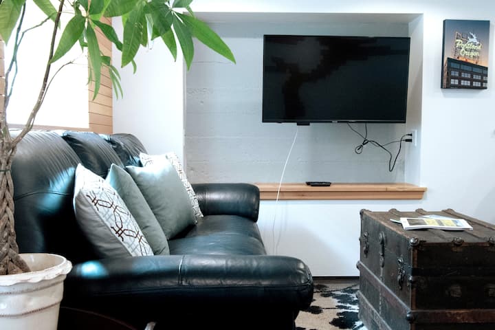 Hawthorne Apartment W/ Jacuzzi Tub & Kitchen - 포틀랜드