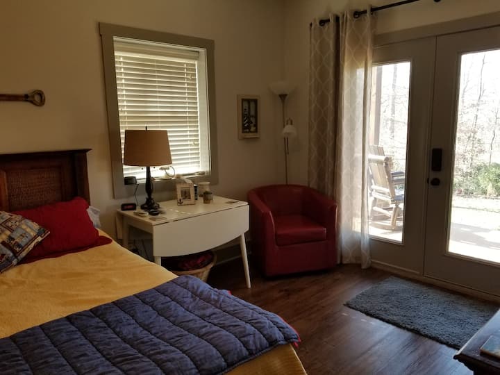 River & Pool View With Q Sleep# Bed And 2 Bunks. - Huntsville, AL