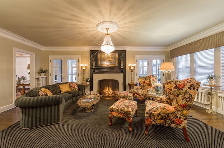 Three-bedroom Friends/family Suite - Flint, MI