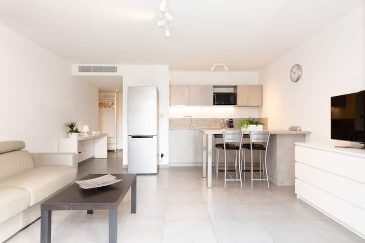 Hyper Centre Studio Contemporain Terrasse Clim Pkg - Cannes