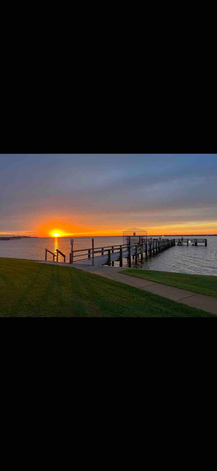 Ground Floor Sound Front 1br Condo - 納瓦爾