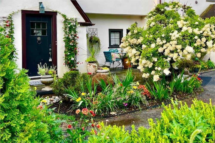 Ushmila's Nest-w/ Private Entrance & Bathroom - Villanova, PA