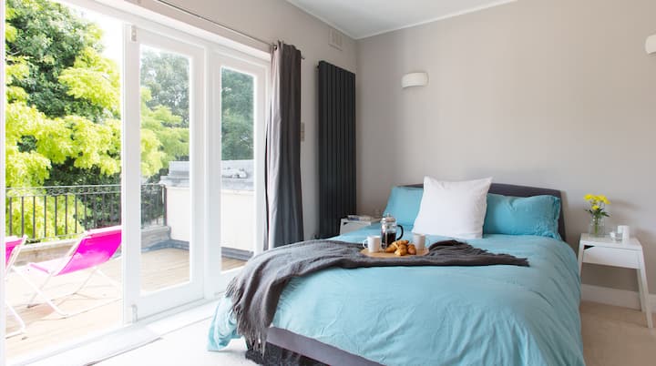 Contemporary Two Bed Queens Park House - London