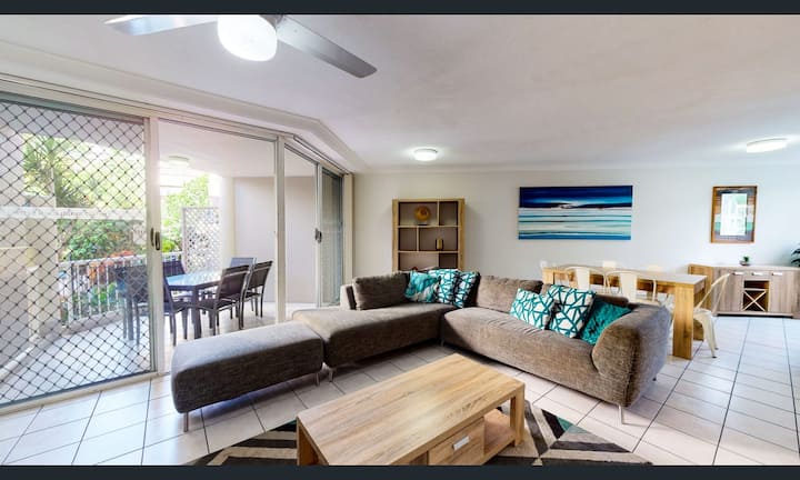 Three Bedroom Ground Floor Family Unit - Surfers Paradise