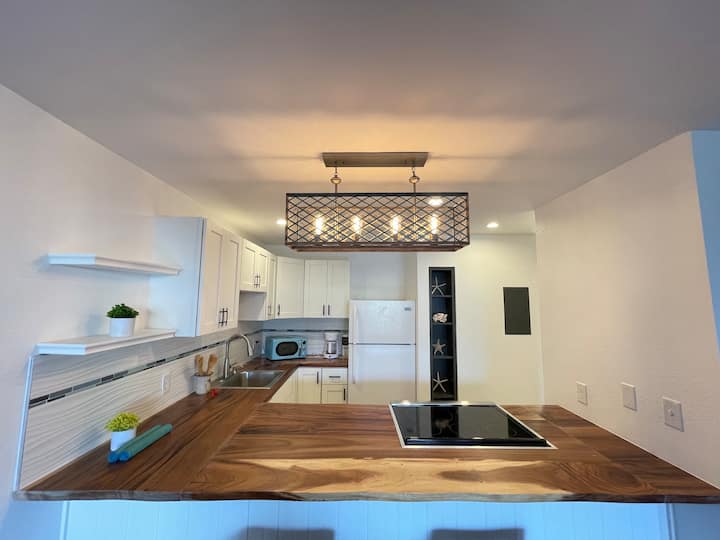 Deluxe Ocean Apartment In Kona!! - Kailua-Kona, HI