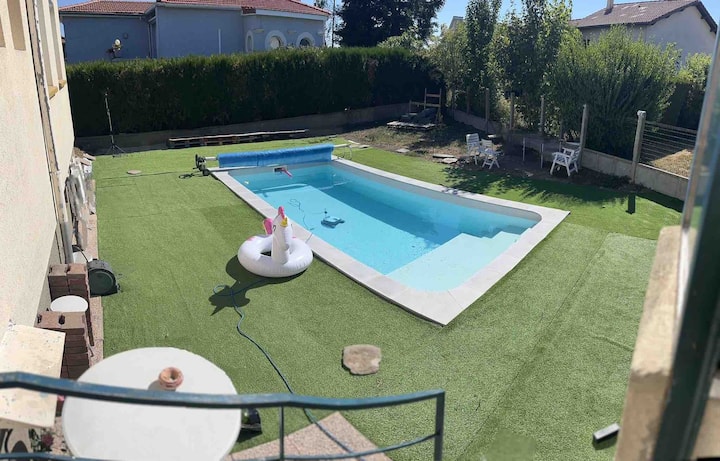 Villa Piscine Chauffée, Jardin Et Tranquillité - Saint-Étienne