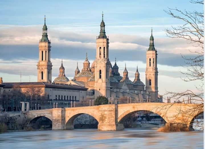 Piso Muy Cerca De La Basílica Del Pilar - Zaragoza, España
