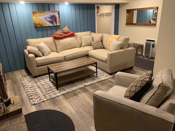 Mammoth Sunshine, 2-bedroom In Town, Sleeps 8 - Mammoth Lakes, CA