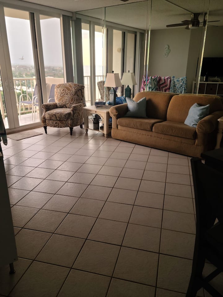 Lovely 2-bedroom Beach Condo For Rent - Marco Island, FL