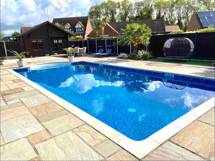 Couples Hot Tub Cabin Hideaway - Mersea Island