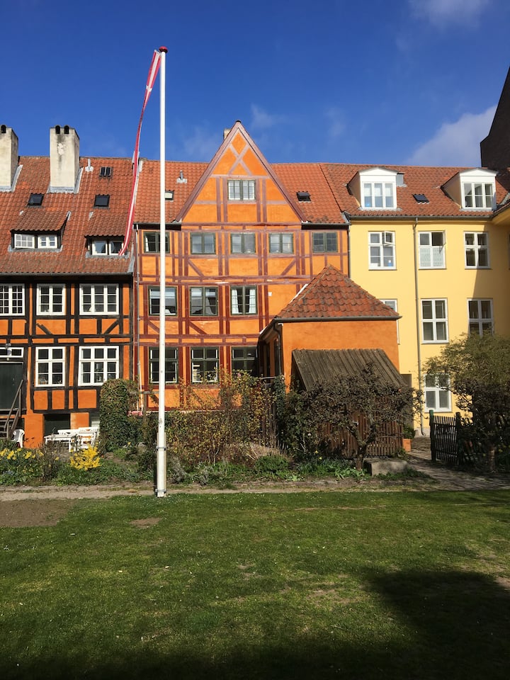 Atmosphere By The Canals Of Central Copenhagen - Copenhague