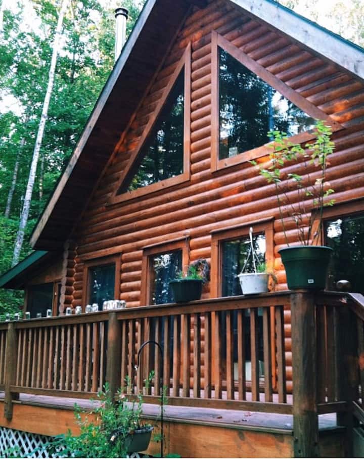 Redbud Lodge - Ellis Lake Resort - Interlochen, MI