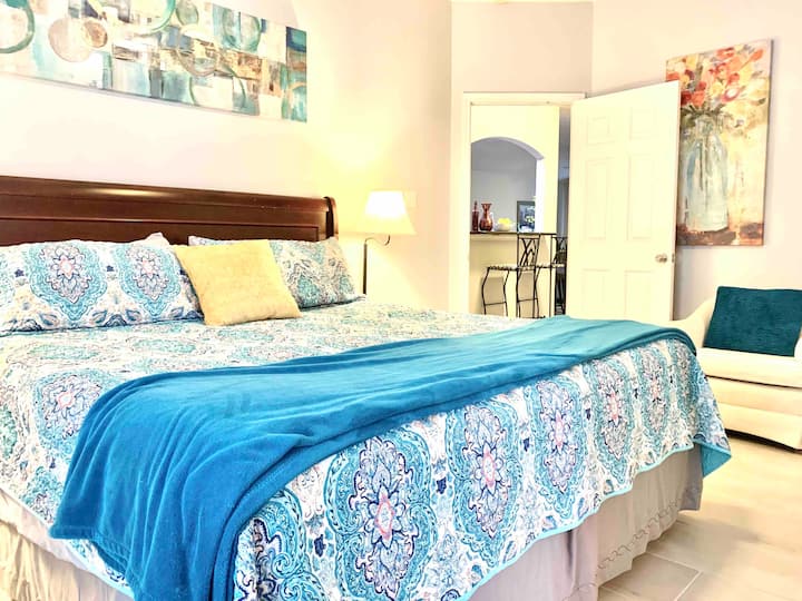 ★Modern Updates - Great Location - King Bed- Bmt★ - San Antonio, TX