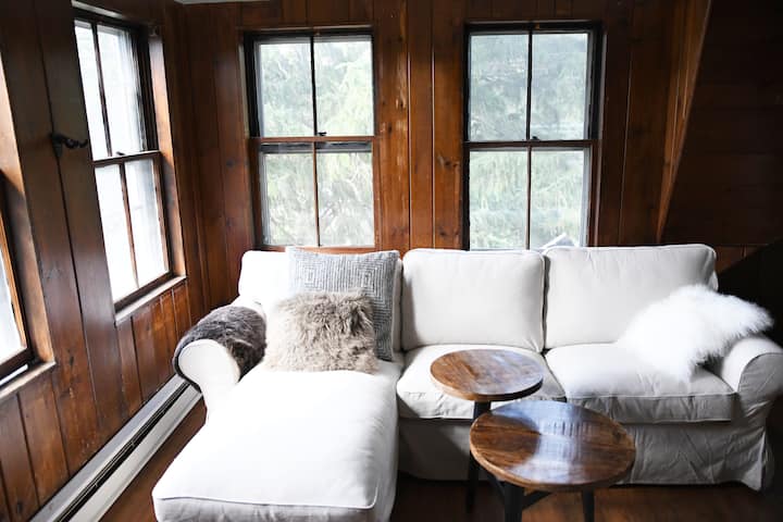 Charming & Stylish Space In Upper Montclair - Montclair, NJ