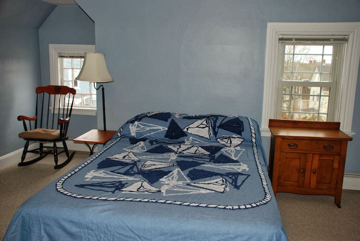 Spacious Private Suite In Newport - Newport, RI