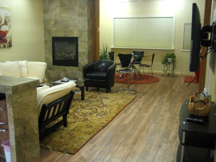 Red Awnings House Unit B (1 Bedroom) - Santa Fe, NM