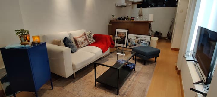 Large 1 Bedroom Apt On Hollywood Rd (520sq Ft) - Hong Kong