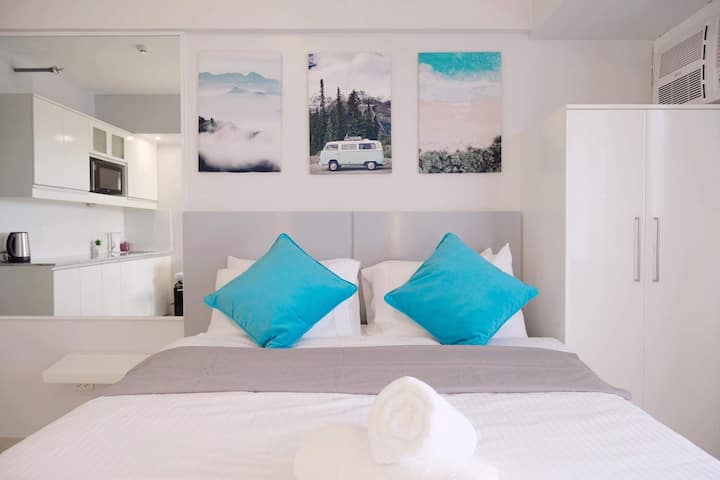 La Maison @ Serin West Tagaytay - With Balcony! - Tagaytay