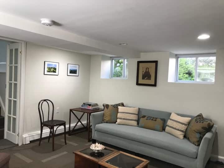 Newton Decorator's Guest Suite - Wellesley, MA