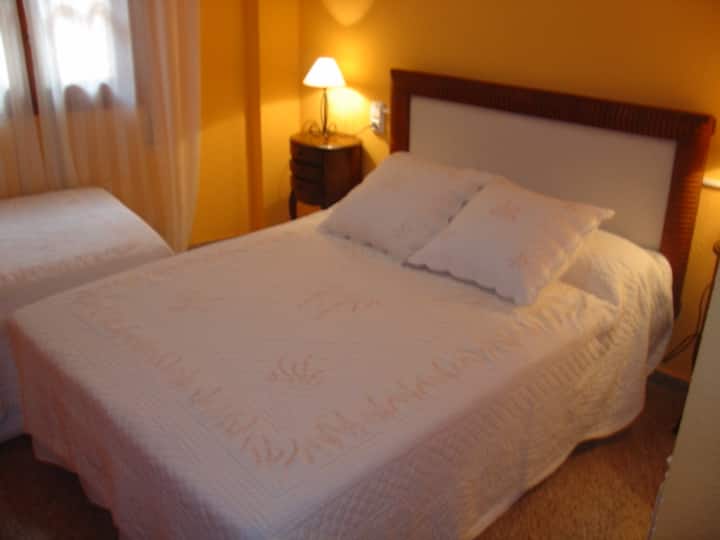 Hab.triple P1 Hotel C/baño Delta Ebro - Santa Bárbara, España