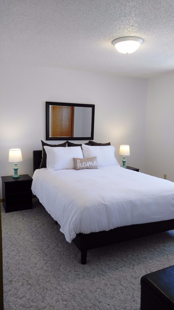 Private 1 Bed🏡2 Mi To Capital And Both Hosps🏨 - Bismarck, ND