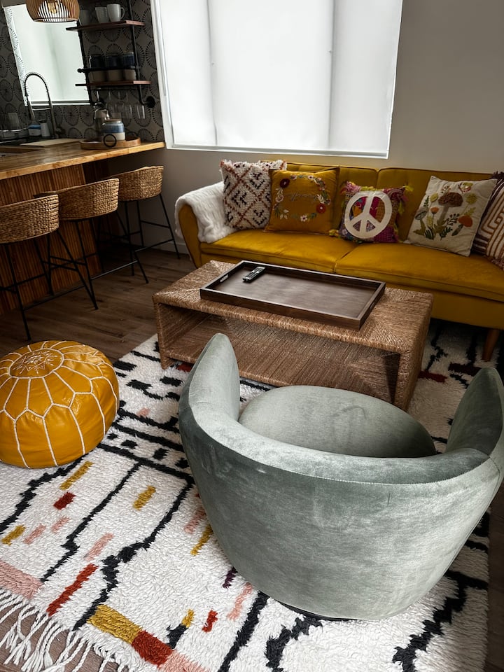 The Turquoise Door/in Peaceful  Woodland Hills - Los Angeles, CA