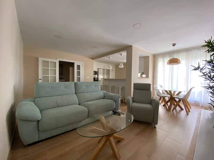 Piso Amplio Con 4 Habitaciones Y Parking Privado - Jerez de la Frontera