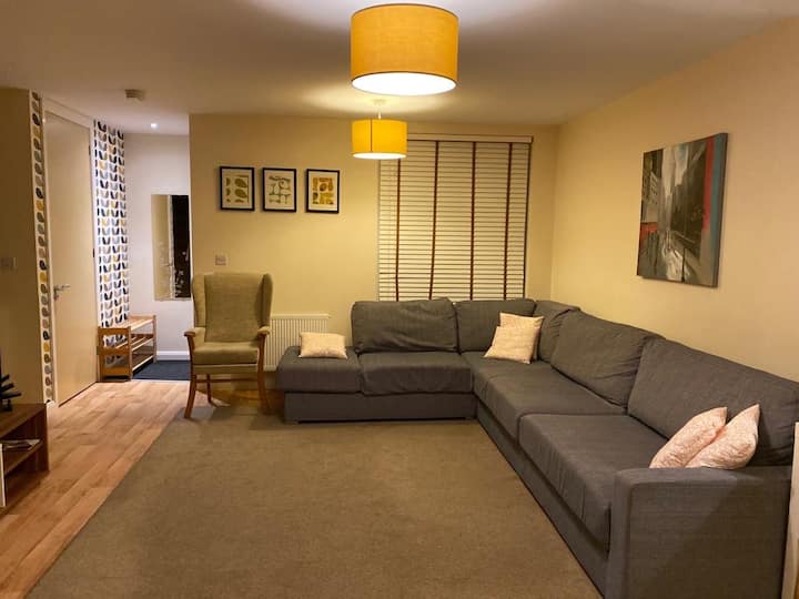 Cosy House Near City Centre And Football Stadium - Ashton Town Hall