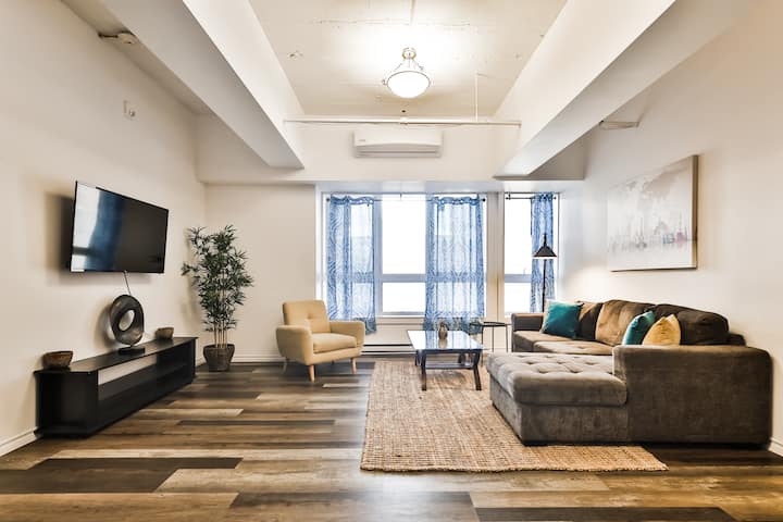 Free Parking | Beautiful | Must Stay Heart Of City - Montreal