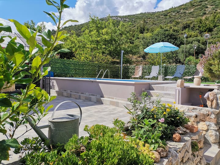 Apartment Vesna - Cosy Getaway With Private Pool - Makarska Riviera