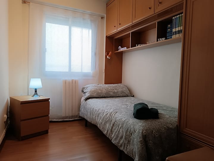 Habitación Privada Individual - Ara
1 - Zaragoza, España