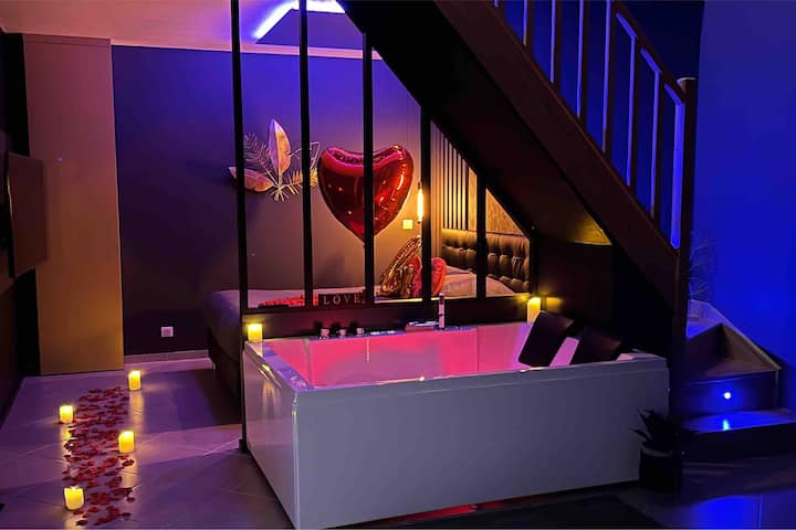 Suite Jacuzzi The Love Room 77 Suite Or - Dammartin-en-Goële