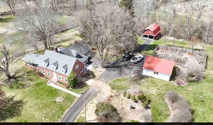 Riverside Home With Hot Tub On New River Trail - Galax, VA