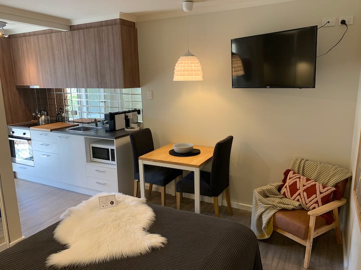 Studio 32 - Cosy, Budget Friendly Luxury - Manuka Oval