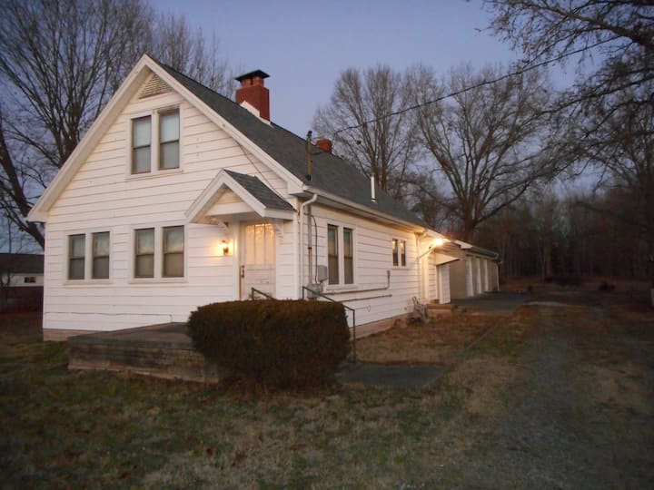 Cute Northwest-side Country Home - 伊凡斯維爾