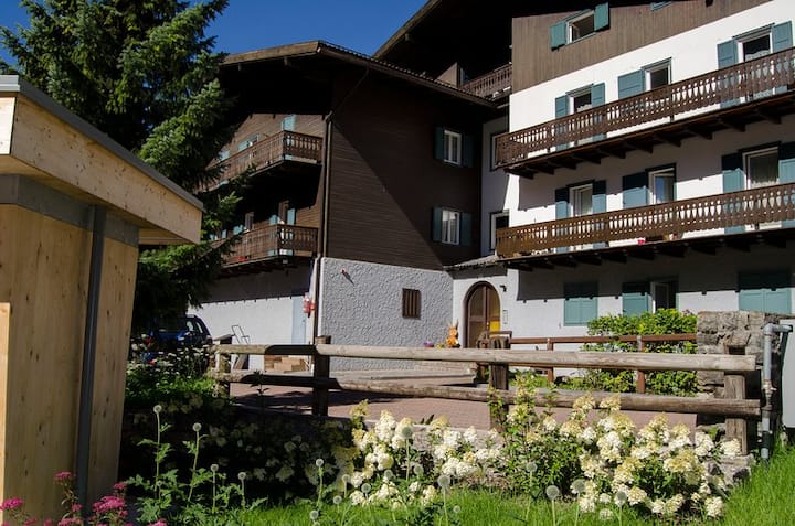 Charming Apartment Near "Sellaronda" - Canazei, TN, Italie