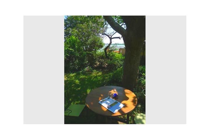Tranquil Montauk Lovenest 10min Walk To Beach/town - Montauk, NY