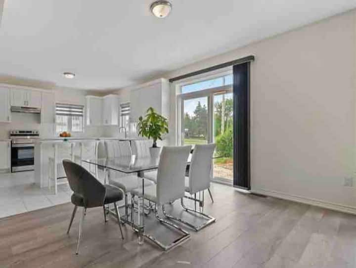 Cheerful 1-bedroom At New Castle Home Free Parking - Fort Érié