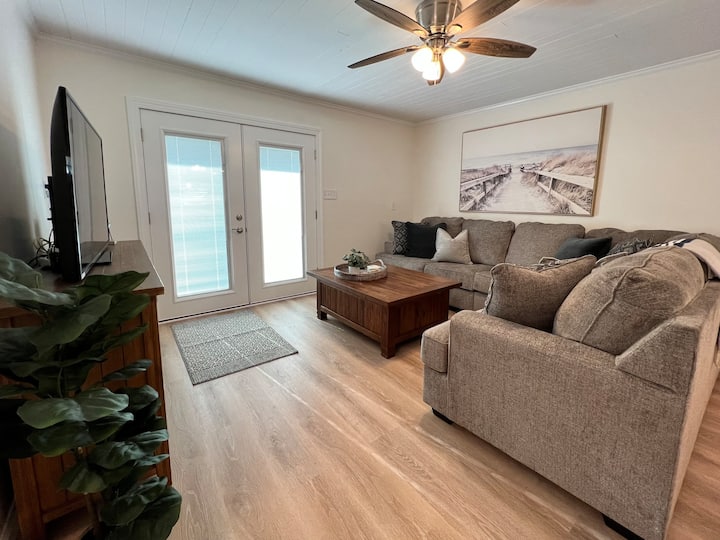 7 Bedroom 2 Floor Canal Home Steps From The Beach - Holden Beach, NC