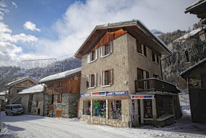 Chalet In Tignes Les Brevieres In Superb Location - Tignes