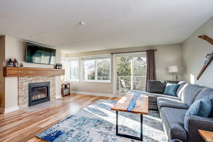 Blue Mountain Ski In / Ski Out Chalet Condo - 손버리